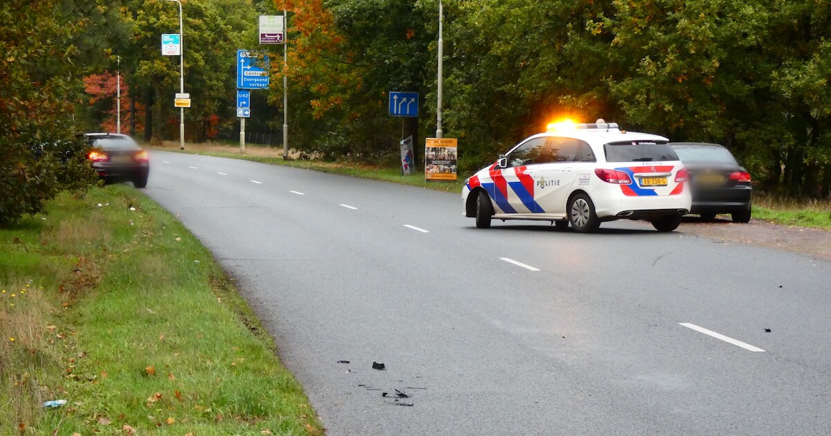 Flinke schade aan twee auto’s bij botsing op weg tussen Oss en Heesch | Oss | AD.nl