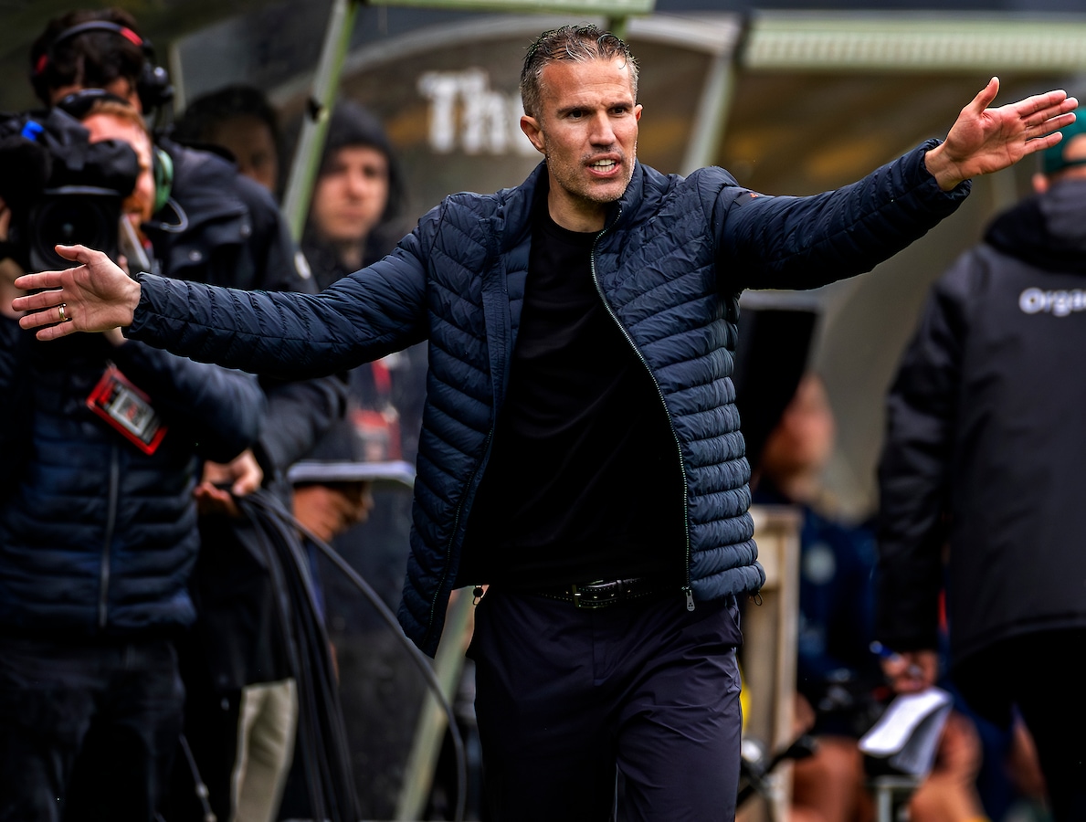 Robin van Persie wacht witte rook in de Kuip niet af: ‘Ik beslis wie er ...