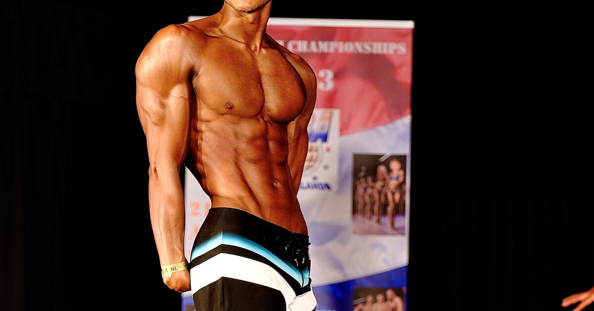 Daniël (22) uit Ermelo kreeg binnen paar jaar ‘dreambody’, nu staat hij ...
