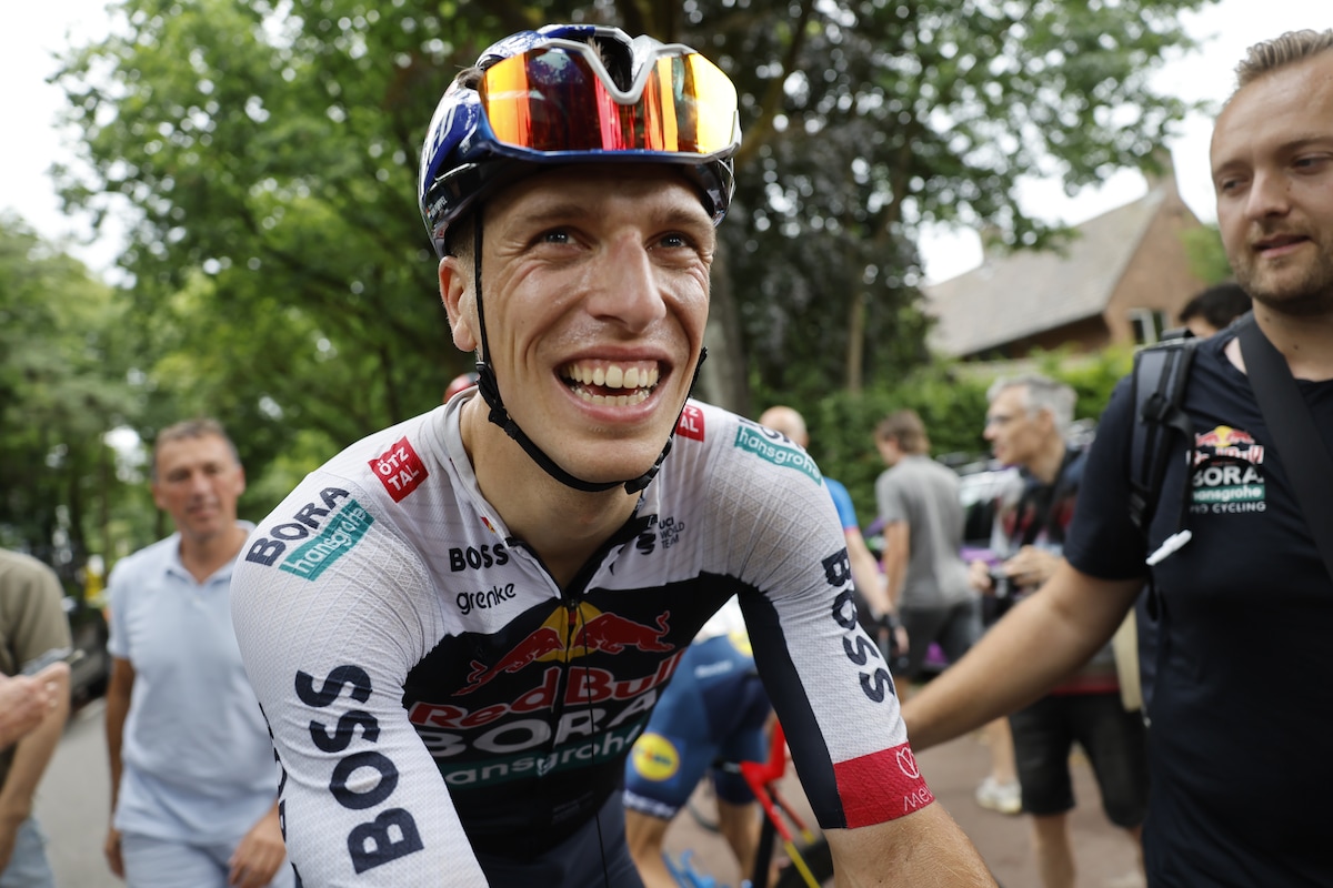 Danny van Poppel verrast Olav Kooij en Dylan Groenewegen in massasprint en verovert nationale ...