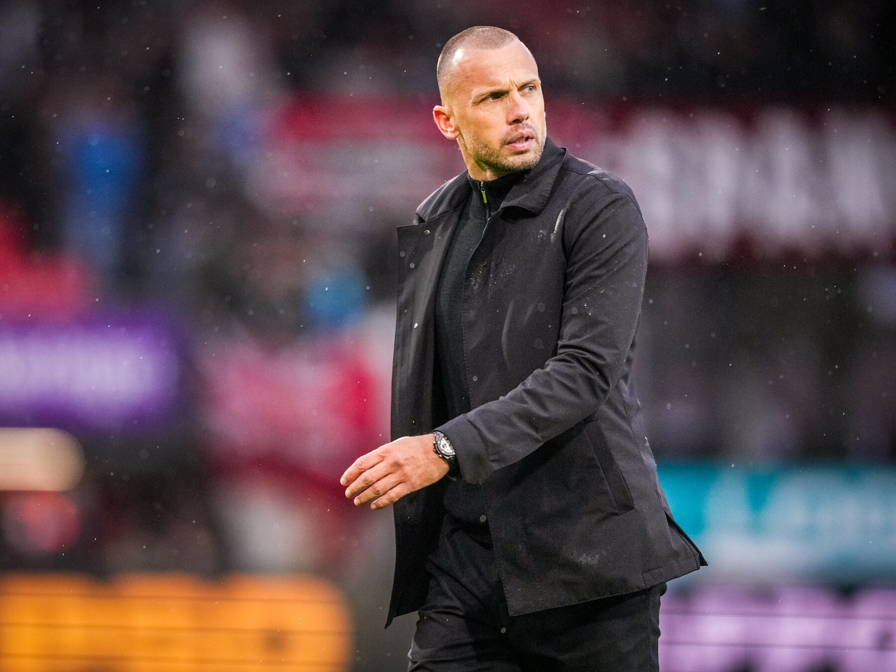 Oud-prof Eljero Elia (38) verklaart transfer naar vierde klasse: ‘Ik ...