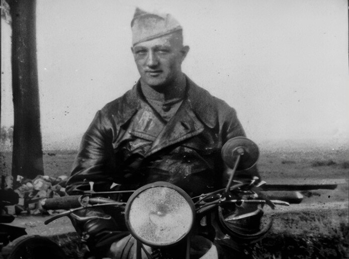 Chris trok zich terug in WOII, en kreeg daarom de kogel: 'Ik ga liever ...