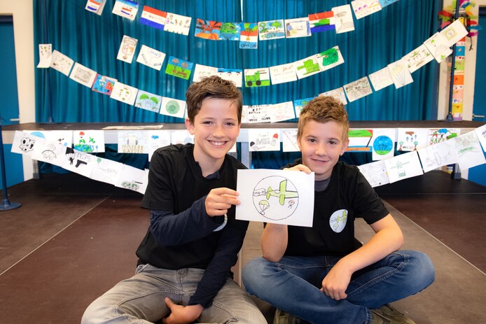 Markus en Twan van basisschool de Zilverberg maakten het mooiste logo ...