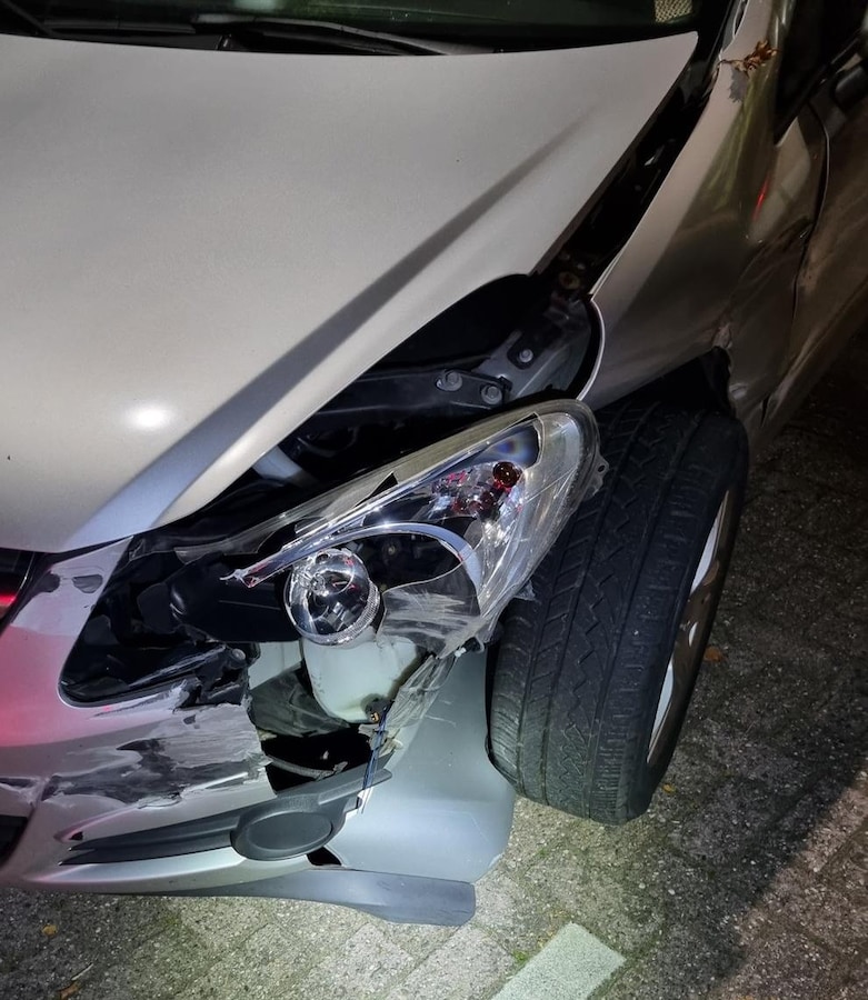 Vrouw (29) rijdt met kapotte auto door Eindhoven na botsing tegen ...