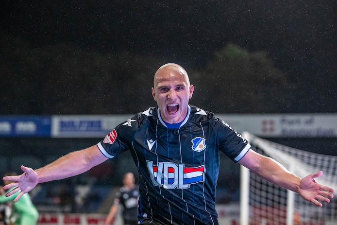 Een eigen doelpunt en doelman Brondeel helpen FC Eindhoven voorbij ...