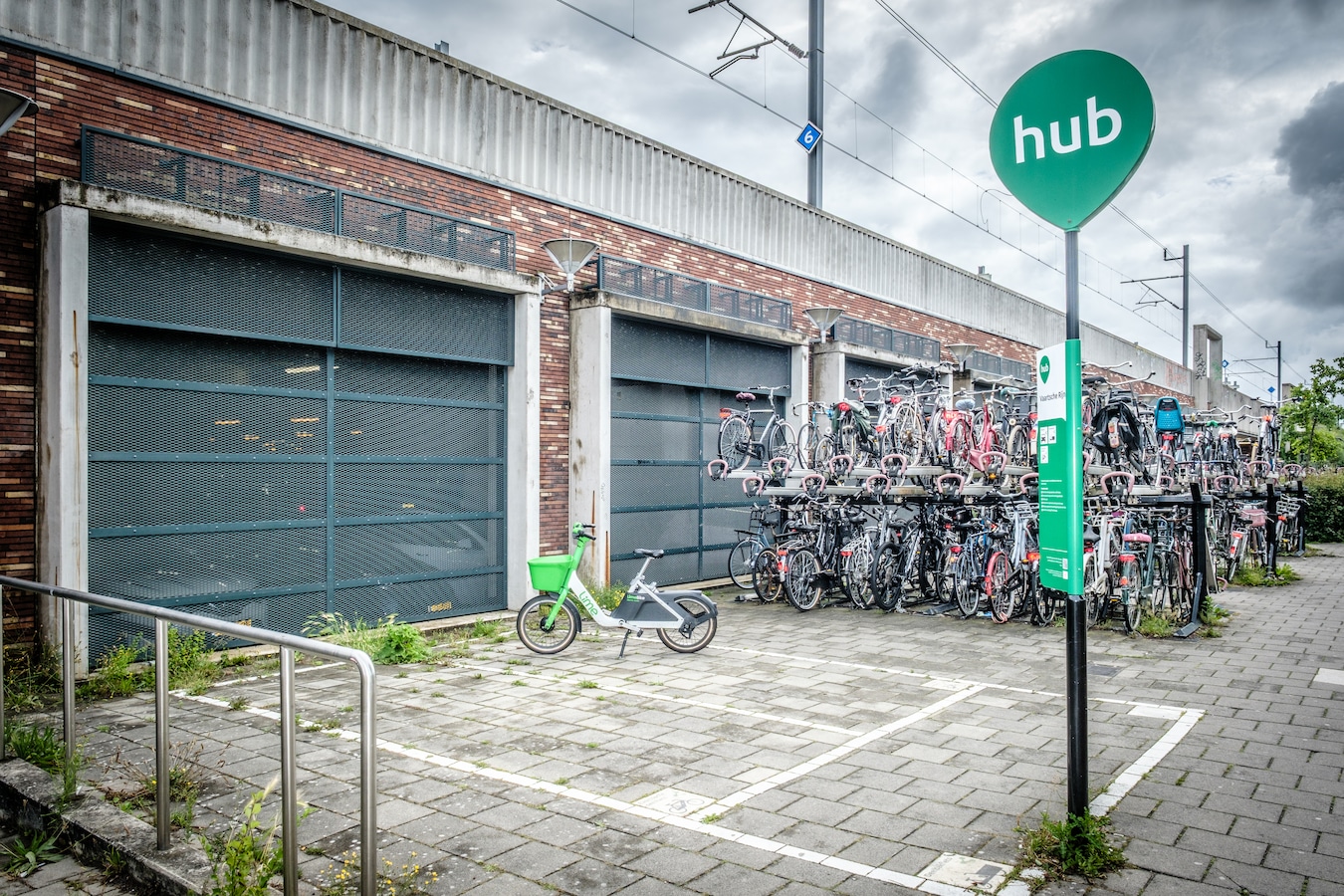 Populair én bron van ergernis: waarom de Lime-deelfiets zo in trek is ...