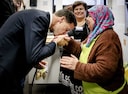 Rutte in de regio: 10 opmerkelijke beelden van premier in Twente | Foto ...