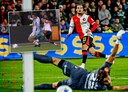 Anis Hadj Moussa held en schlemiel in de Kuip bij moeizame zege Feyenoord op Heerenveen | Foto ...
