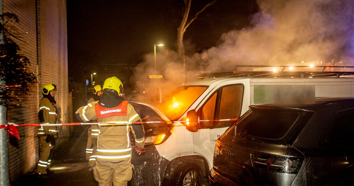 Bestelbus van Dordtenaar werd op één avond twee keer in brand gestoken ...