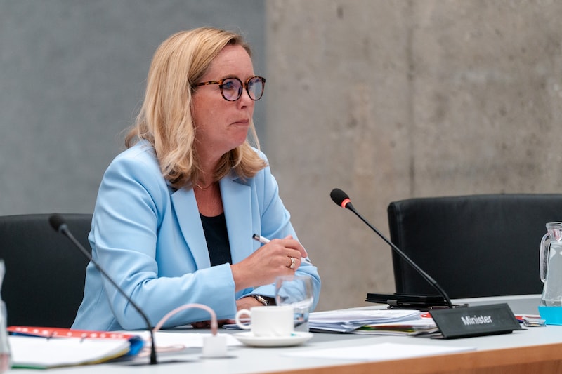Ongehoord Nederland sommeert oud-minister Klever om gevoelig boek ...
