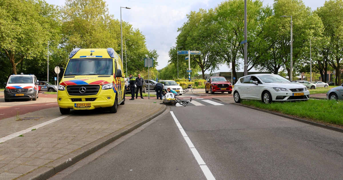 Fietser naar het ziekenhuis na botsing op rotonde President ...