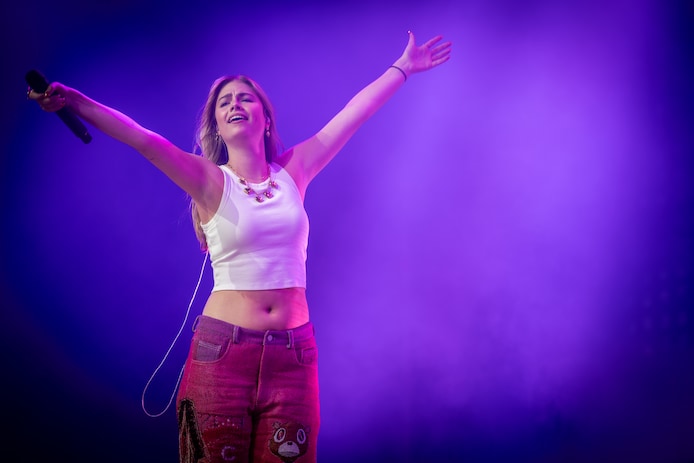 Roxy Dekker begint zichzelf nu al te herhalen: debuutalbum is sterk ...