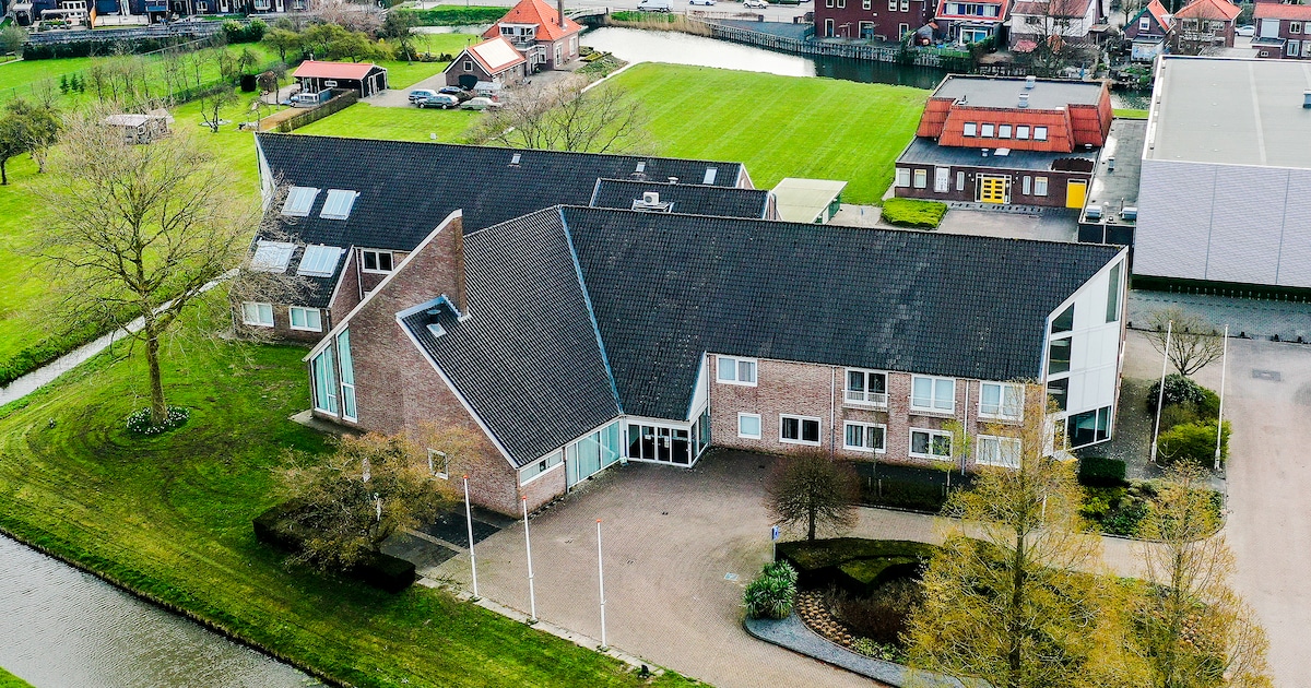Oude gemeentehuis in Numansdorp wordt - nu officieel - een dorpshuis ...