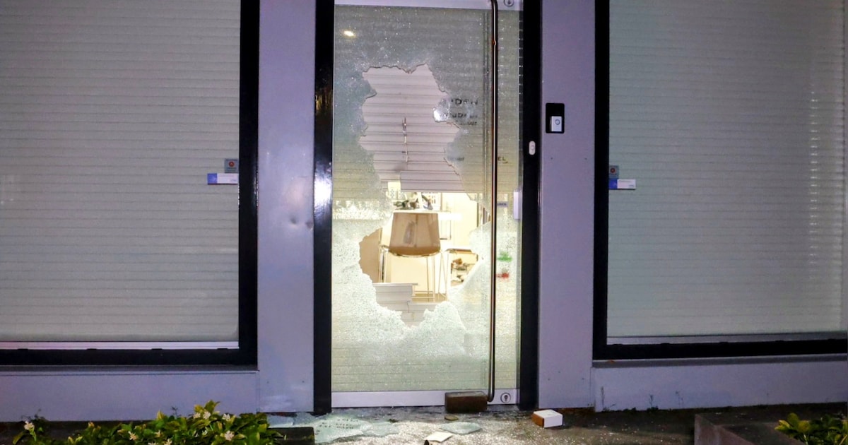 Inbraak bij juwelier in Kesteren, daders zijn weggereden | Regio | AD.nl