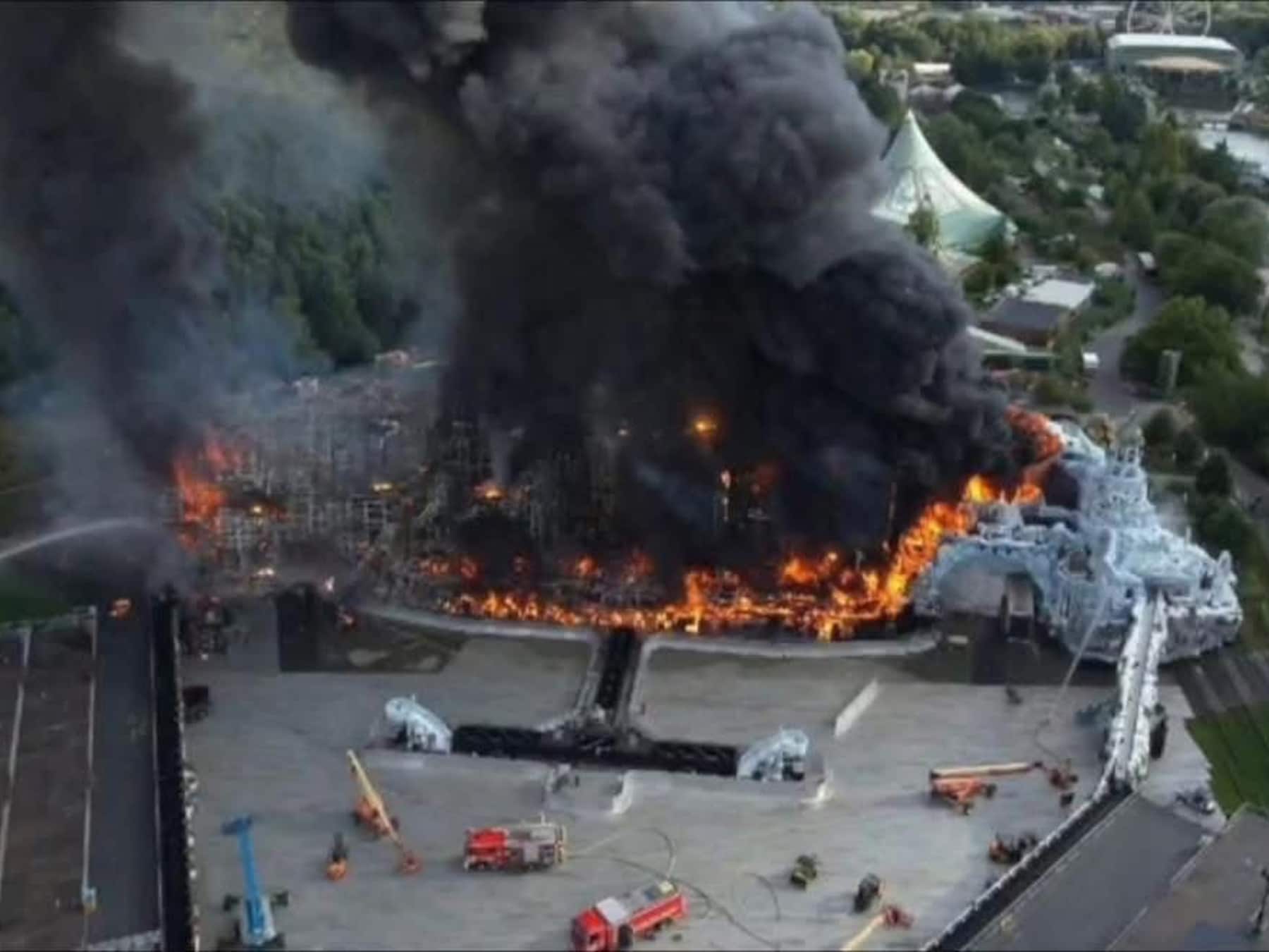 Hoofdpodium Tomorrowland ‘compleet vernietigd’ na enorme brand ...