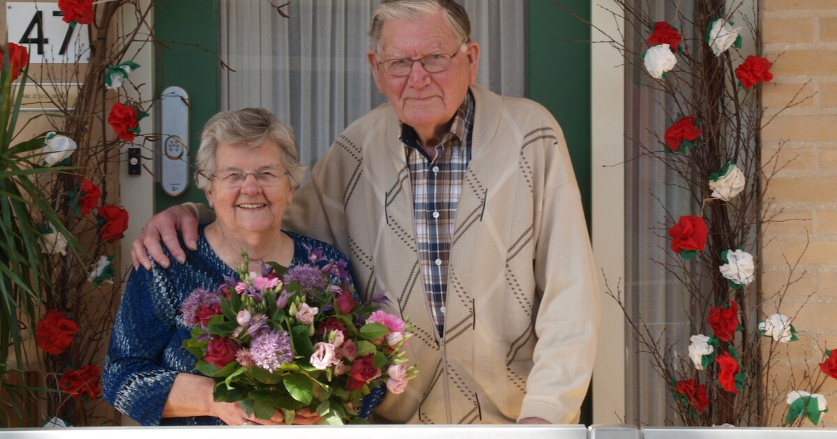 Bep en Cor doen alles samen, behalve wandelen | Alphen | AD.nl