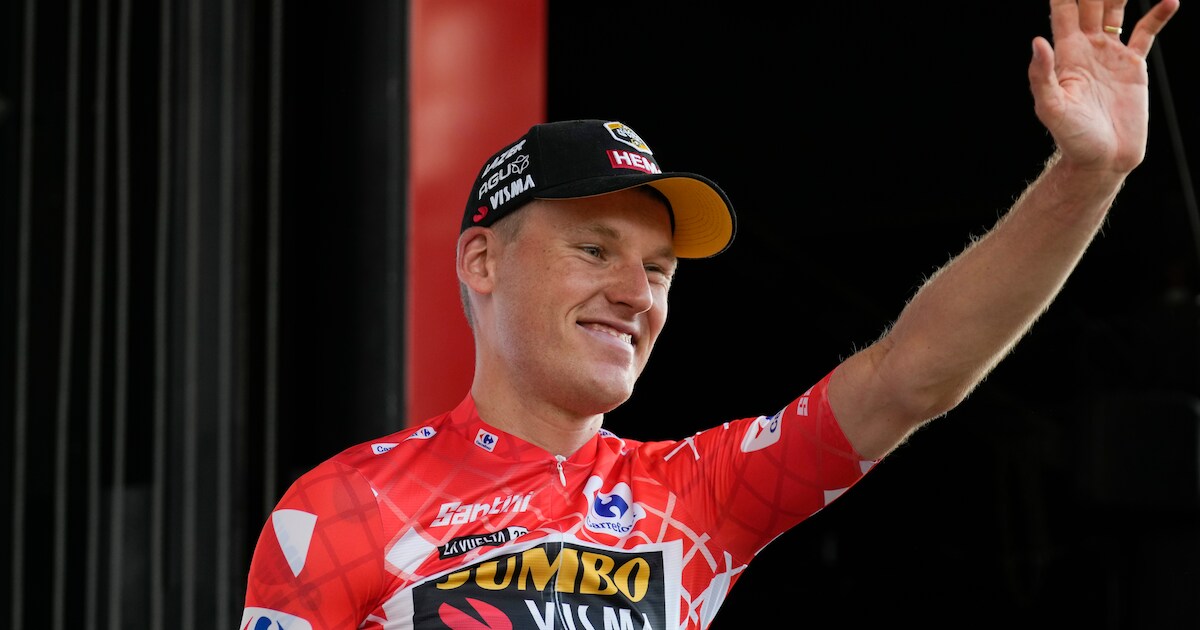 Mike Teunissen geëmotioneerd na veroveren rode trui: ‘Dit doet me wel ...