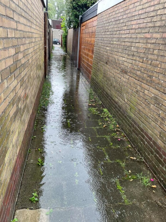Wateroverlast door de vele regen? Los het zelf maar op, zegt deze ...