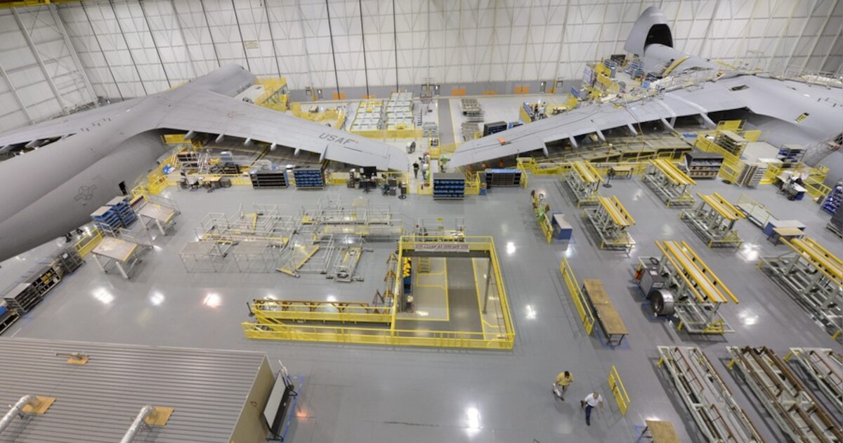 Lockheed stuurt 3000 werknemers naar huis | Economie | AD.nl