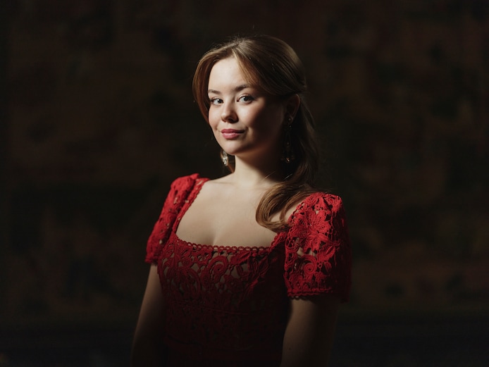 Prinses Ariane straalt op verjaardagsfoto’s: ‘Heel keurig en lieflijk’ | Show | AD.nl