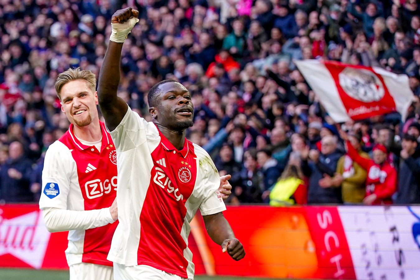 Kenneth Taylor laat Ajax dromen van titel met winnende goal in extra ...