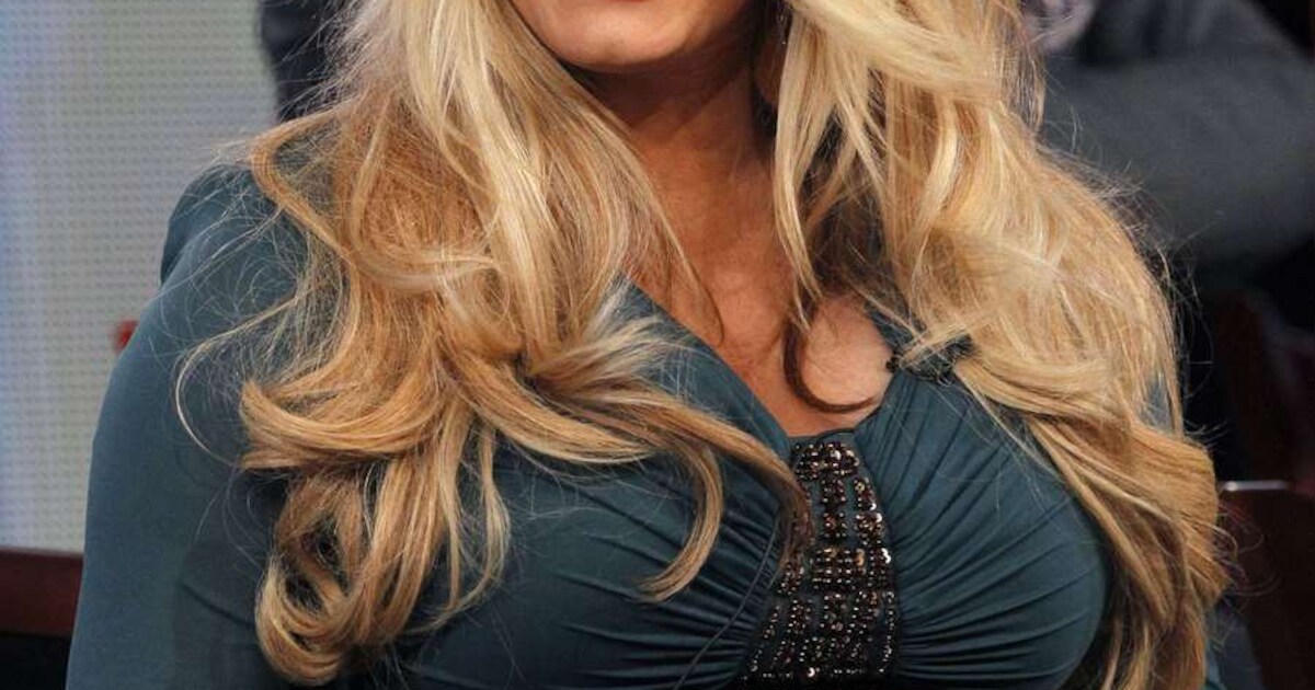 Jessica Simpson showt bolle babybuik | Show | AD.nl