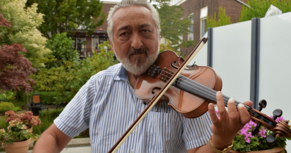 Violist Jozef speelt elke zomer in de binnenstad: ‘Als ik speel moet ...