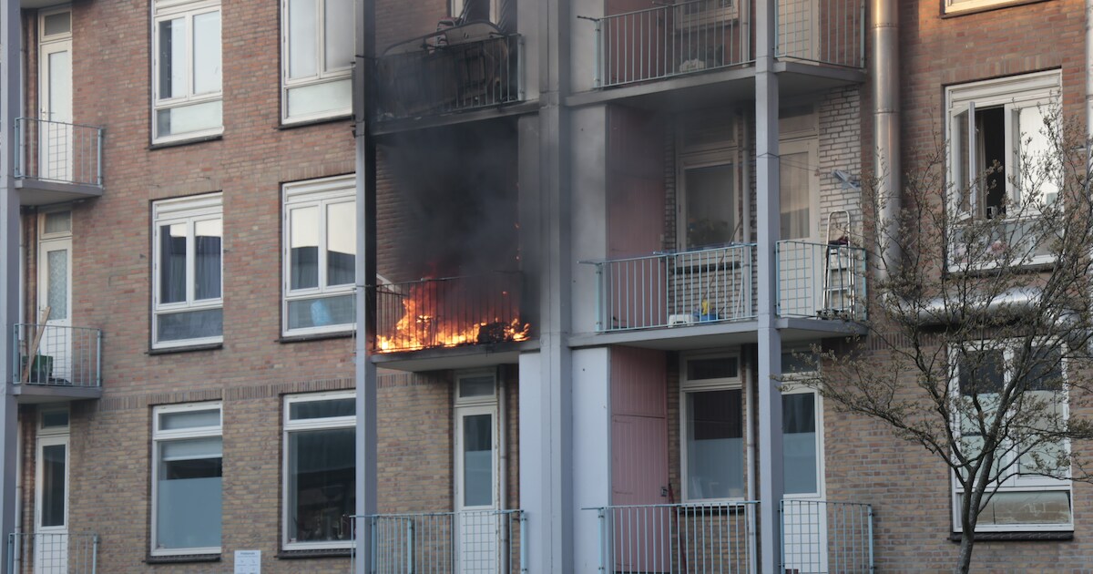 Brand op balkon van portiekwoning Leyweg Den Haag | Den Haag | AD.nl