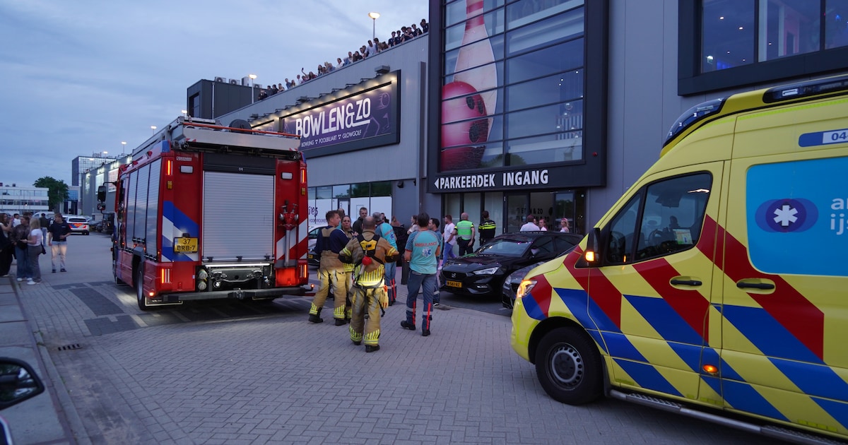 Brand bij bowlingcentrum in Zwolle, 150 mensen moeten snel naar buiten ...