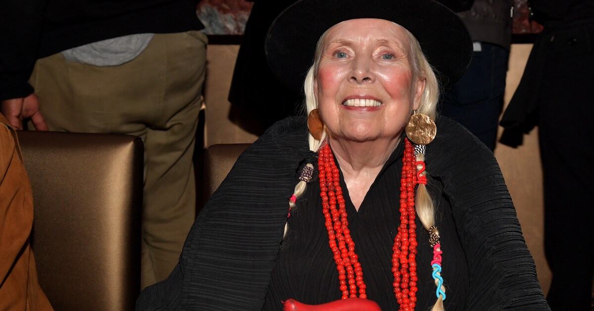Joni Mitchell na zeven jaar terug op podium na hersenaneurysma: ‘Moest ...