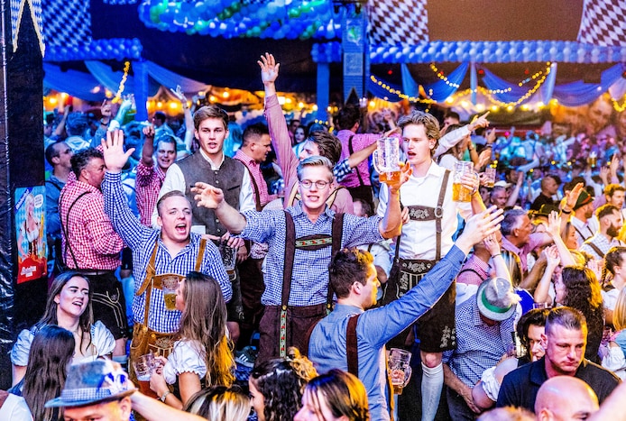 Duizenden bezoekers en 25.000 liter bier: op dit feest stond niemand ...