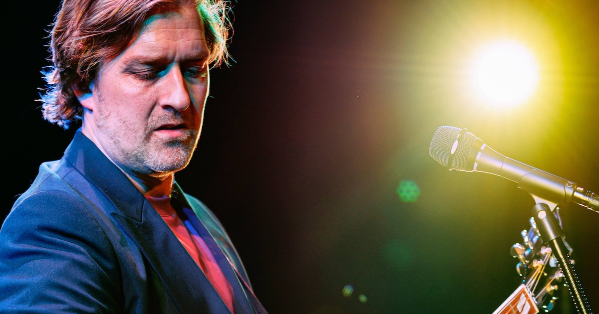 Alex Ploeg speelt show Unplugged in Theater Het Kruispunt in ...