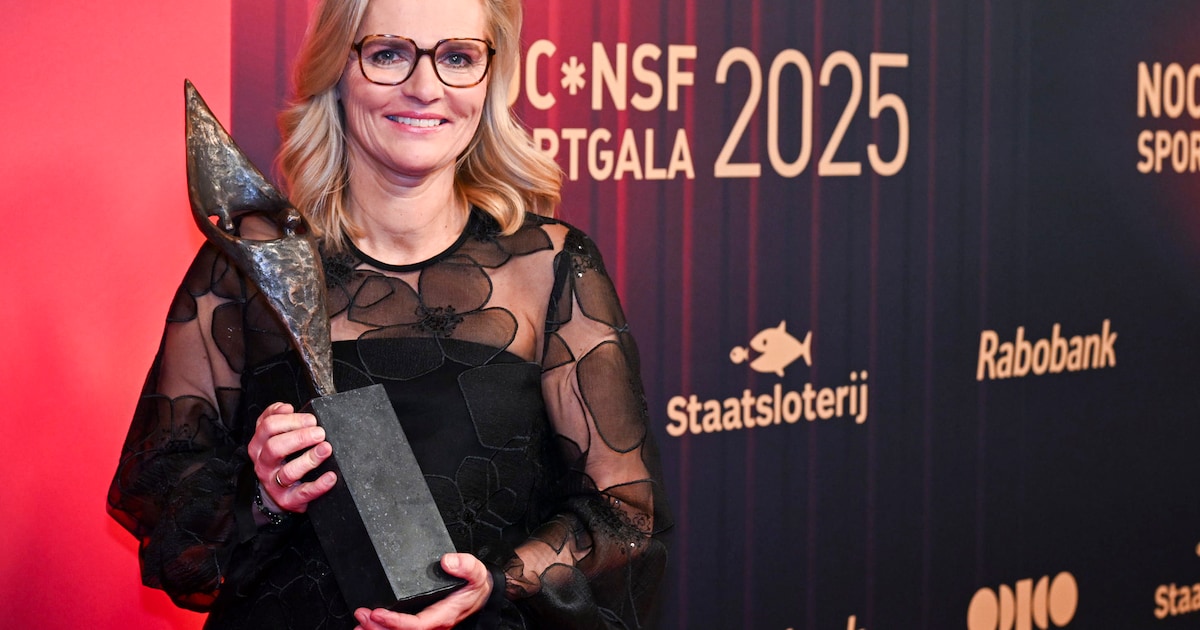 Unicum voor Sarina Wiegman: als eerste vrouw ooit verkozen tot Coach ...