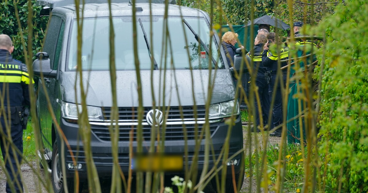 Overleden persoon aangetroffen in Lopikerkapel, politie sluit misdrijf niet uit | Lopik | AD.nl