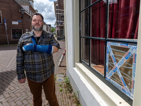 Patrick zwaait zijn bezoek uit, een tel later is hij levensgevaarlijk ...
