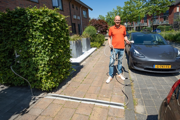Toch kabel over stoep om auto op te laden? Stadsbestuur komt met nieuw ...
