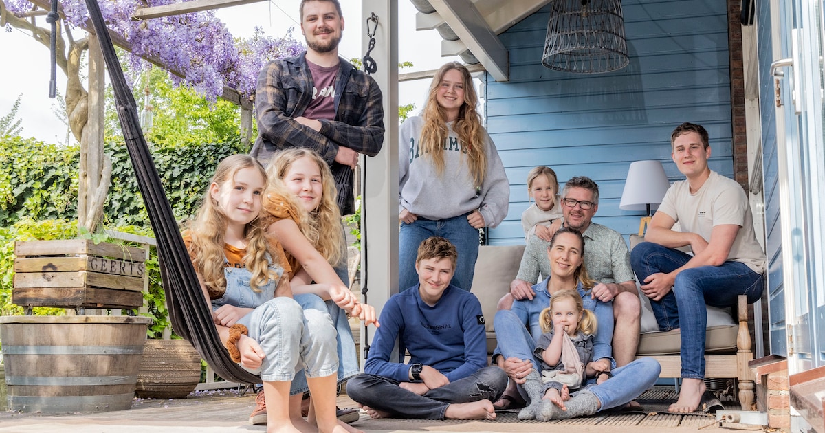 Bij deze influencerfamilie met acht kinderen houden ze van barbecueën ...