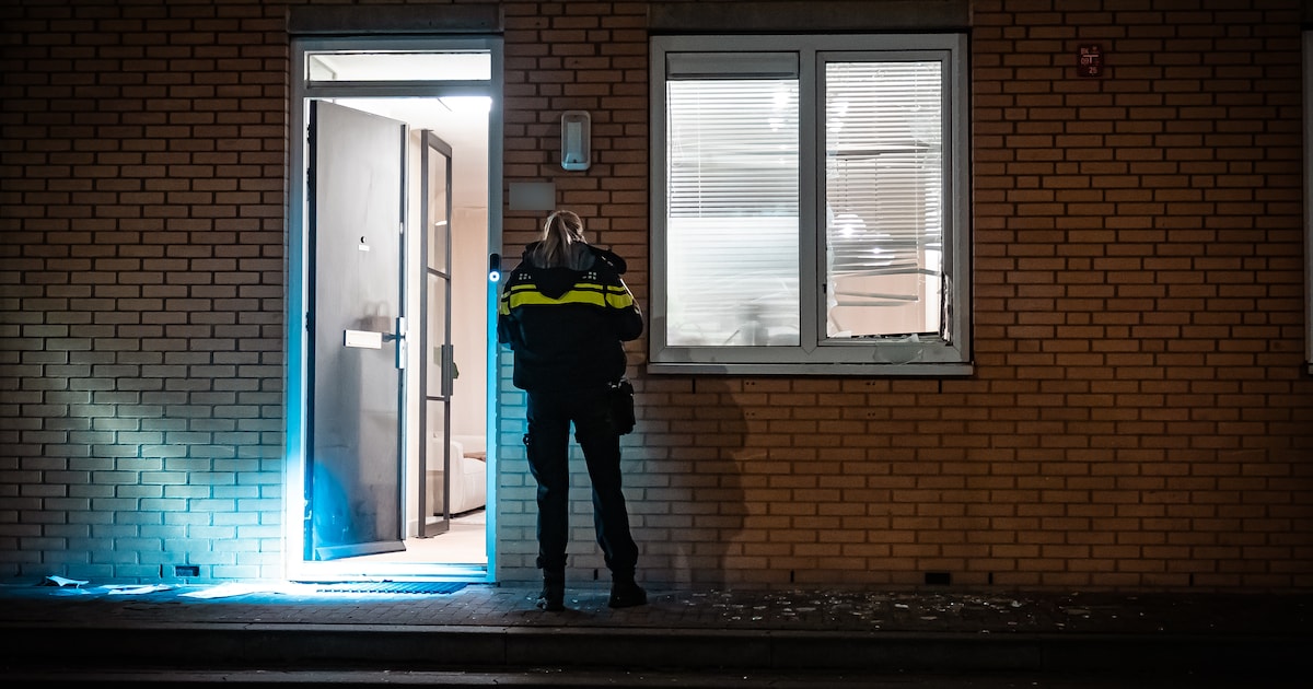Raam gesprongen door explosie bij woning in Rotterdam-Katendrecht | 112 ...