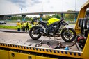 Motorrijder raakt zwaargewond bij eenzijdig ongeval op de A15 | Foto | AD.nl