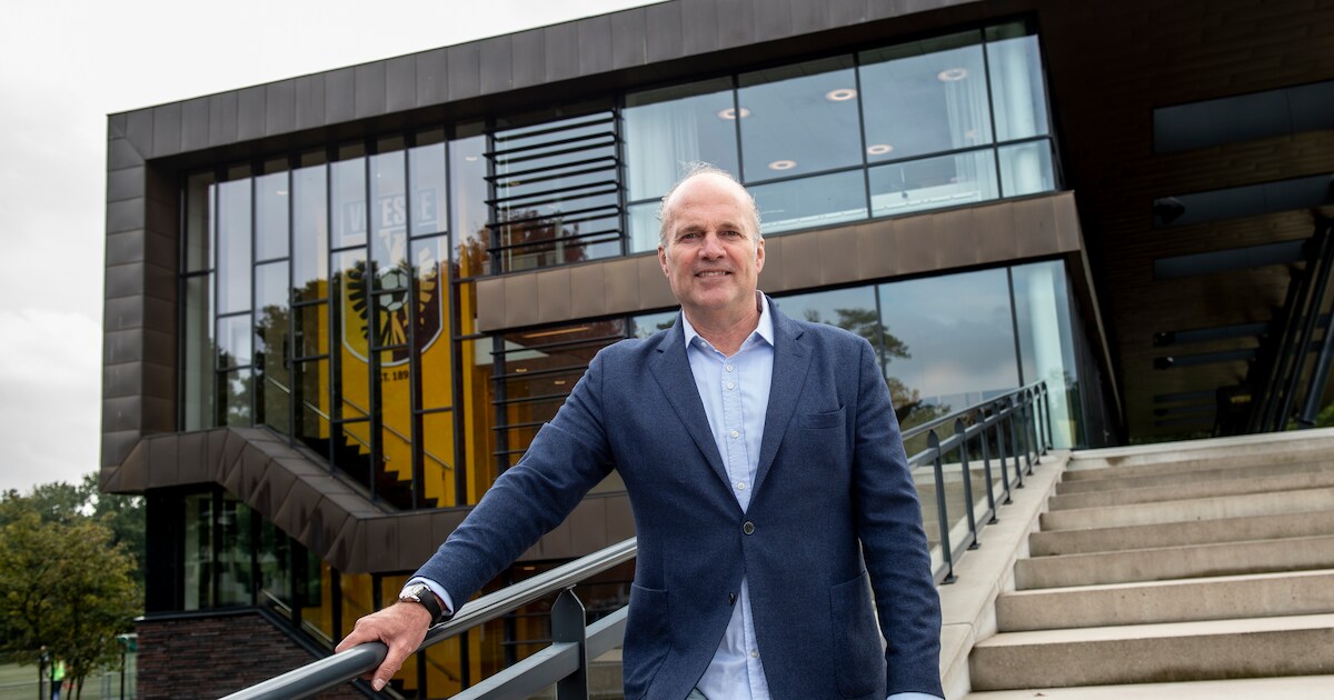 Peter Rovers nog zeker tot oktober directeur Vitesse | Regio | AD.nl