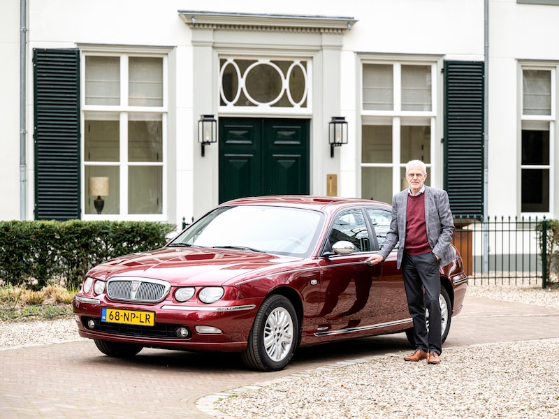 Bauke is dol op Engelse auto’s en vooral zijn Rover 75: ‘Dat beige ...
