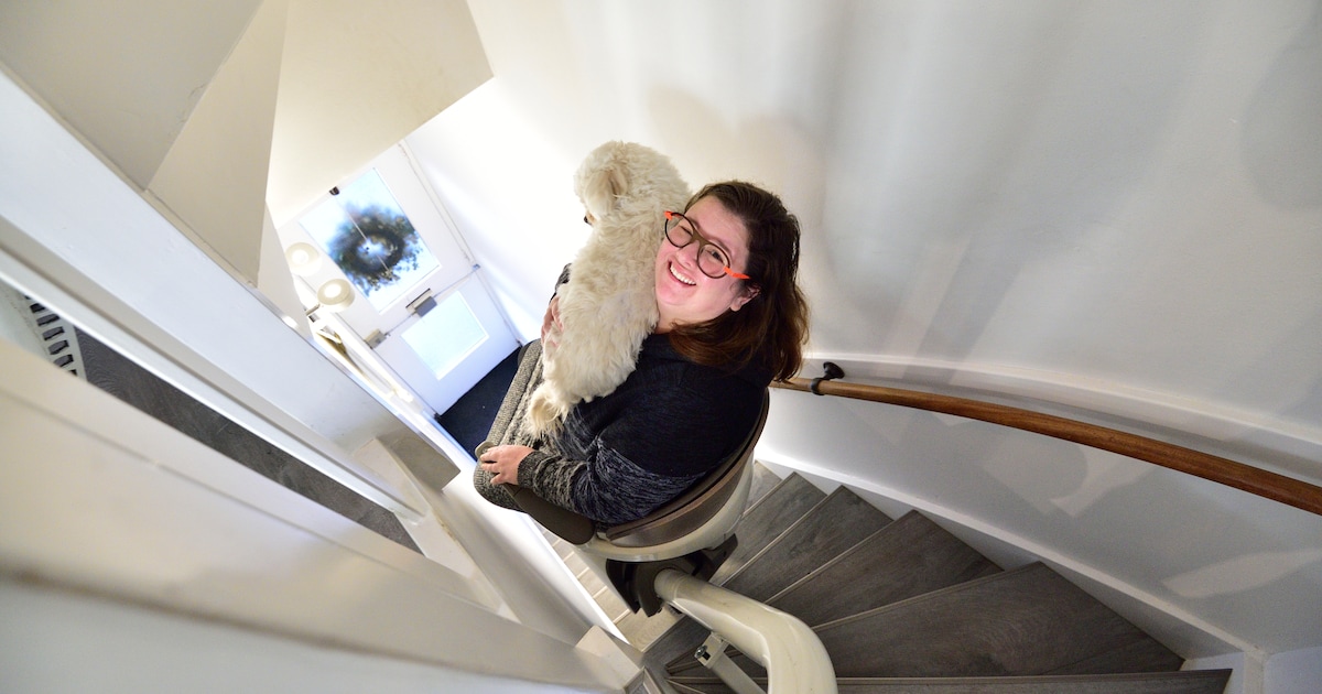 Lydia (40) kan na 4 herseninfarcten niet zonder traplift, maar die ...