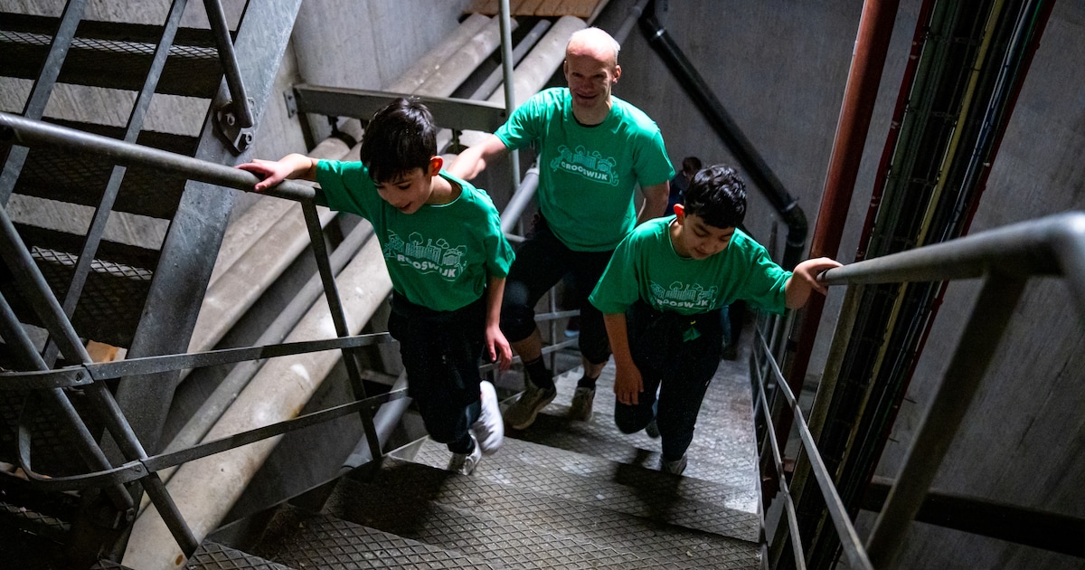 Door trappenhuis Euromast te beklimmen, halen kinderen bijna 3000 euro ...