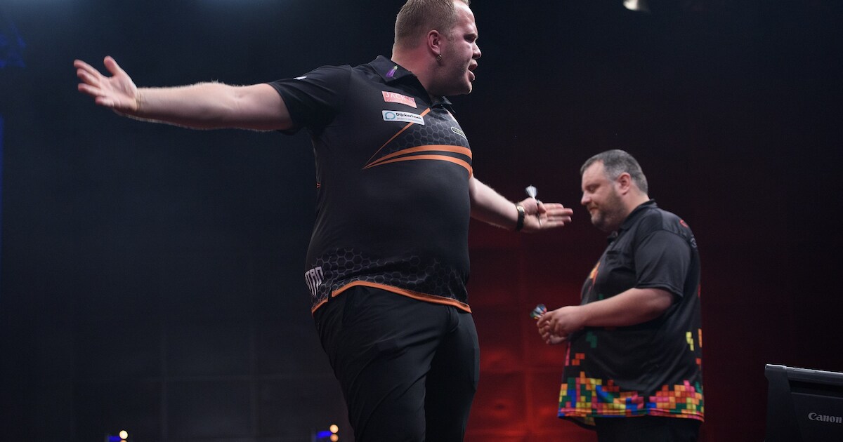 Van Duijvenbode wint van Joyce en plaatst zich voor halve finale World ...