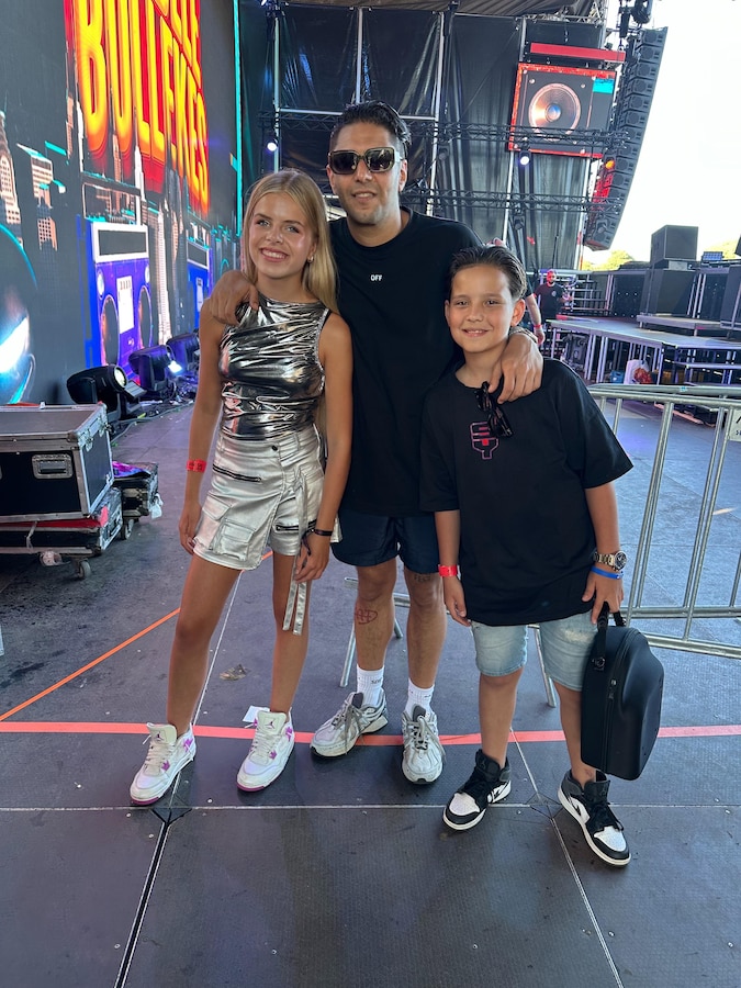 Dit is Dj Lady Tess, 12 jaar pas, maar ze zet nu al de tent op zijn kop ...