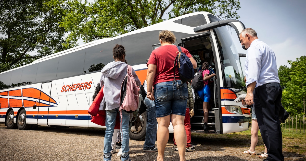 Geen slaapzaal, maar thuis in eigen bed: ouders woest op school over ...