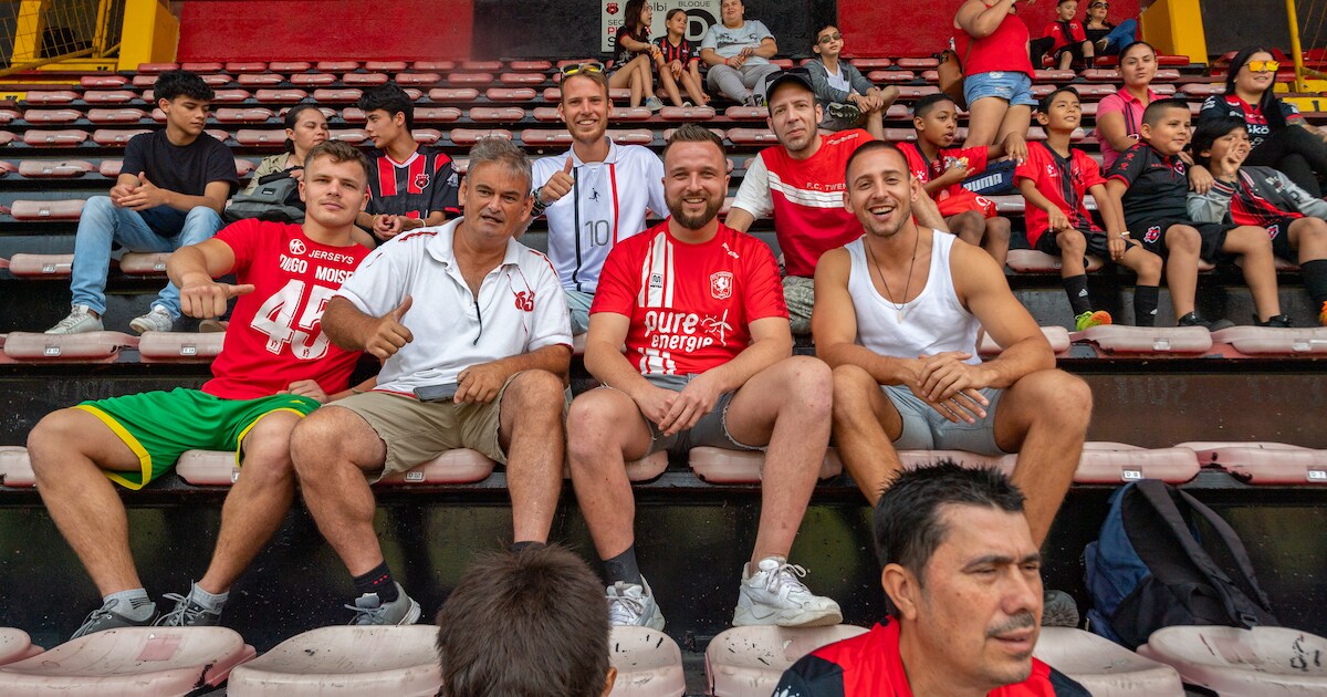 FC Twente-fans komen overal vandaan om nog één keer Bryan Ruiz te zien ...