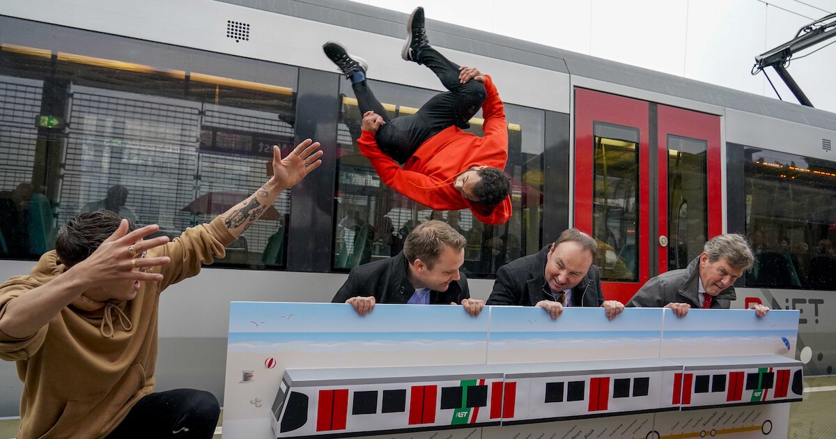 Hoekse Lijn rijdt inmiddels een maand en gaat nu al richting een ...
