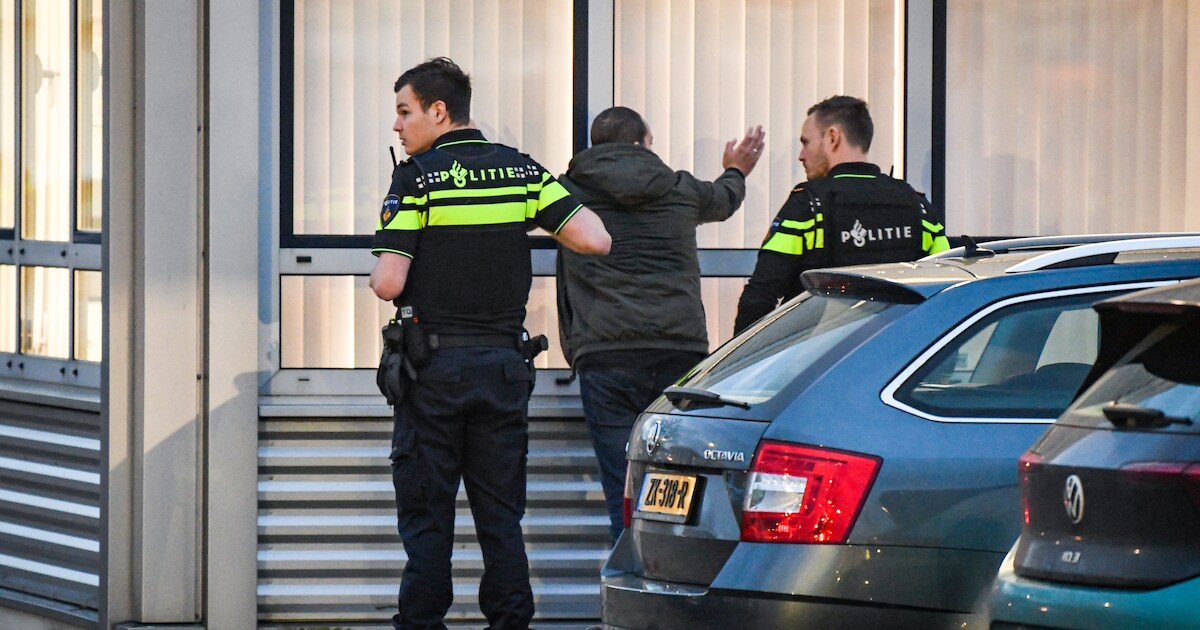 Twee mannen opgepakt na bedreiging bij Alphense garage, politie zoekt ...