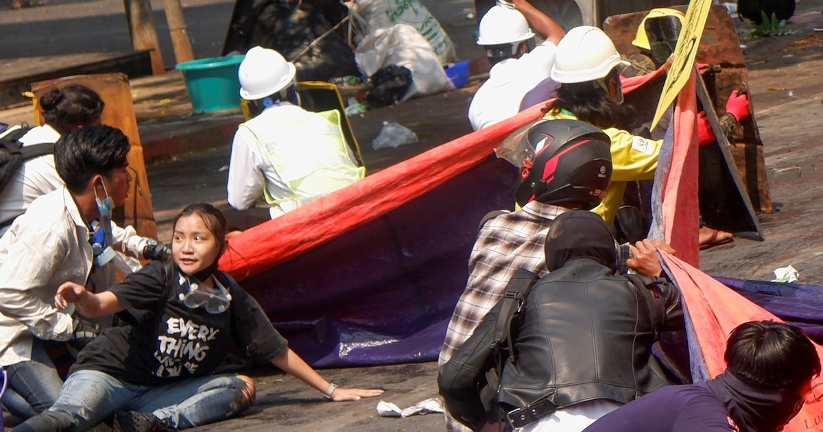 Leger Myanmar schendt graf doodgeschoten verzetsheld Angel (19 ...